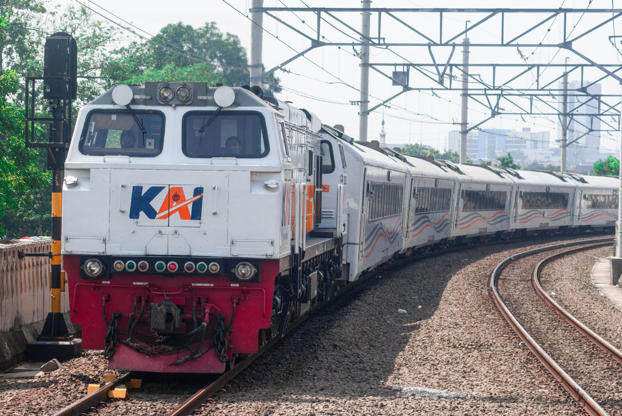 Kereta Api Solo-Jakarta Kini Lebih Cepat, Terima Manfaat Gapeka 2025 ...